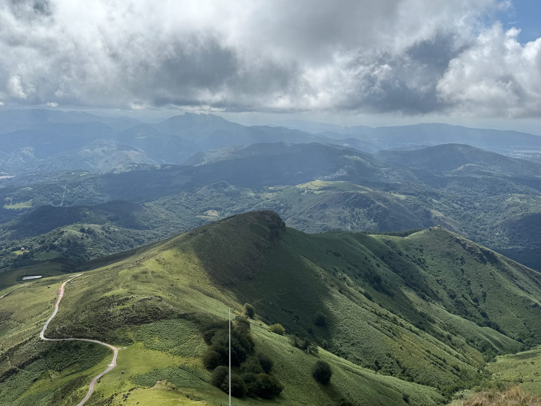 Que faire à La Rhune ? Randonnée, train et panorama à 360°